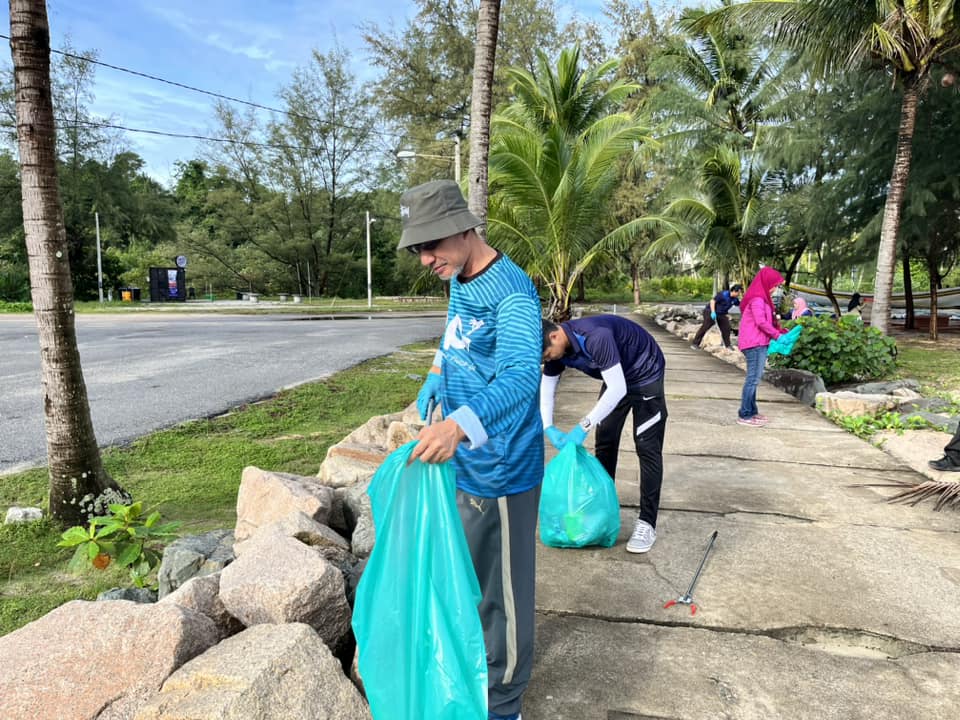 Program “Plogging” dan Pembersihan Pantai